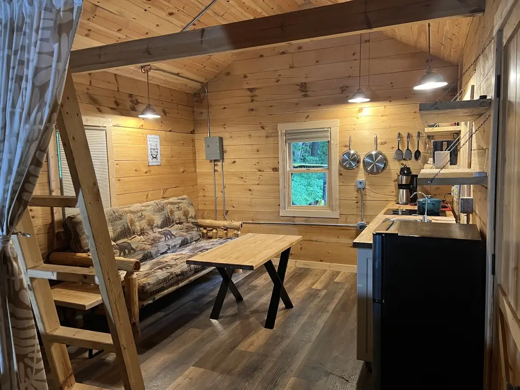 #18 (was Cabin 0) Hilltop Glamping Cabin | Chimney Rock Decorah ...